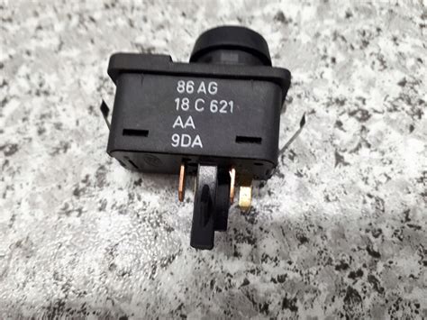 86ag18c621aa włącznik ogrzewania tylnej szyby Ford 86ag18c621aa za 20