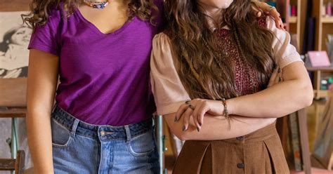 De Volta Aos Maisa E Larissa Manoela Posam Para Temporada