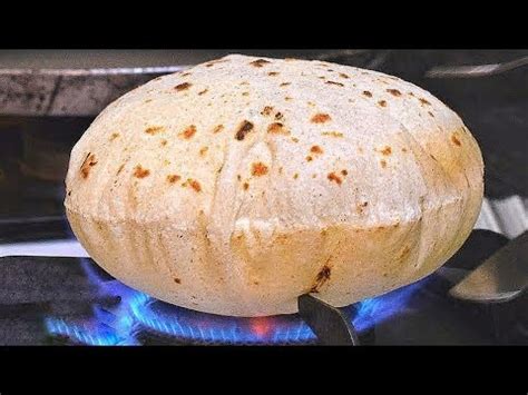 Gol aur Phooli hui roti Phulka Chapati or Roti सफट फल गल रट