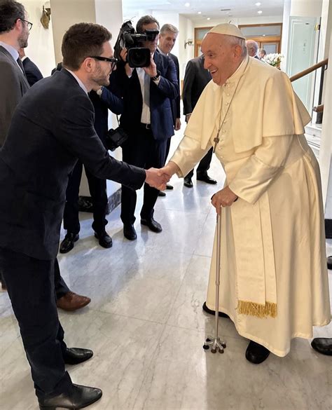 Francesca Totolo On Twitter La Chiesa Di Bergoglio Stringe La Mano