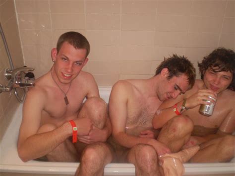 Bro Man Ce Rub A Dub Dub Three Men In A Tub