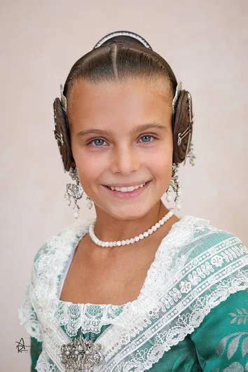 Perfil Marina García fallera mayor infantil de Valencia 2024 Las