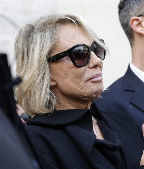 Maria De Filippi Irriconoscibile Ai Funerali Di Silvio Berlusconi