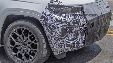 Jeep Grand Cherokee Spy Shots