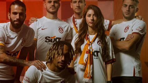 Galatasaray yeni formasını tanıttı