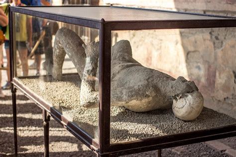 Altro Che Masturbazione Labitante Di Pompei Si Contorce Dal Dolore