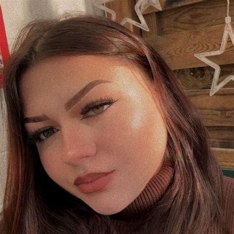 Am văzut acum cateva minute pe cineva spunând ca esti o mama eroina
