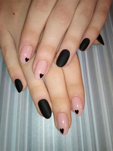 37 Mejores Diseños de Uñas en Negro que te van a Encantar