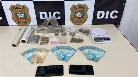 Dois Homens S O Presos Em Flagrante Por Tr Fico De Drogas Em Brusque