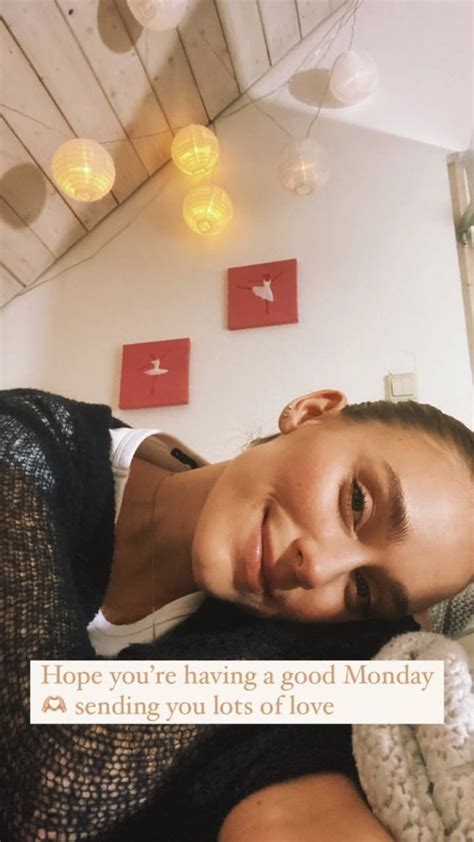 Sina Deinert Updates Fan Account On Twitter Oi Gatinha Sina
