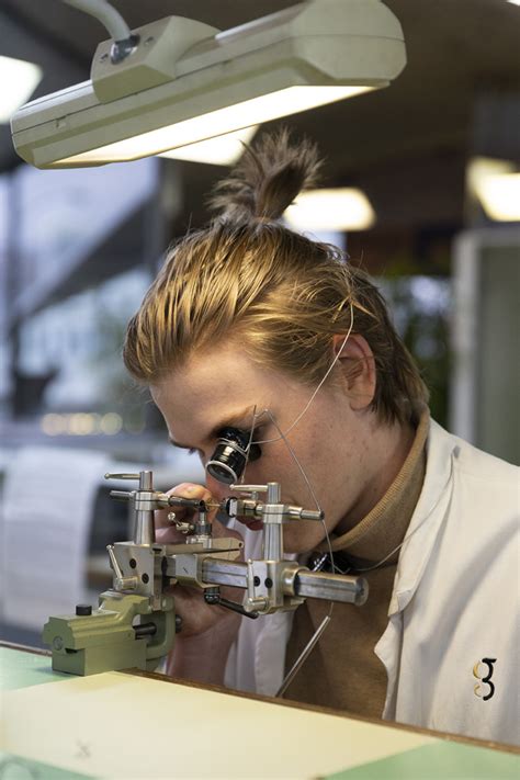 Atelier dinitiation à lhorlogerie Ecole d Horlogerie de Genève