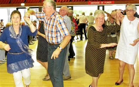 Dañserien 212 danseurs au fest deiz Le Télégramme