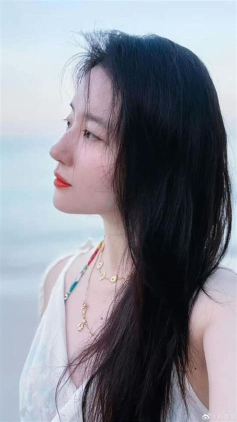 Hơn 35 triệu người xem clip khoe nhan sắc nóng bỏng của Lưu Diệc Phi