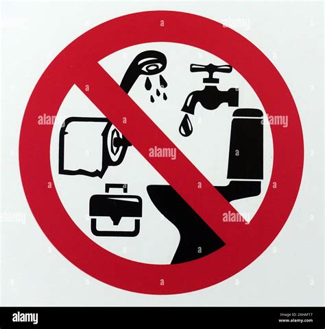 Desperdicio De Agua Prohibido Fotograf As E Im Genes De Alta Resoluci N