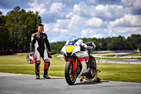 2022 Yamaha YZF R1 World GP 60th Anniversary Edition Guide Total