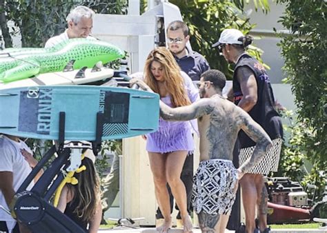 Shakira Y Lewis Hamilton Captados En El GP Miami