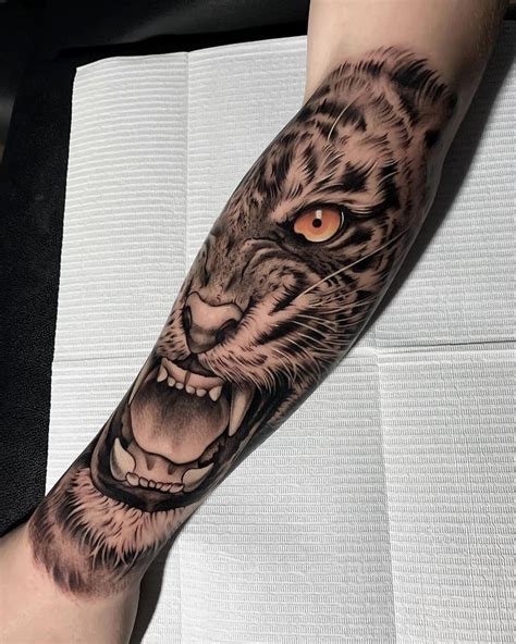 Pin by DaCruz on Salvamentos rápidos Tiger tattoo sleeve Lion