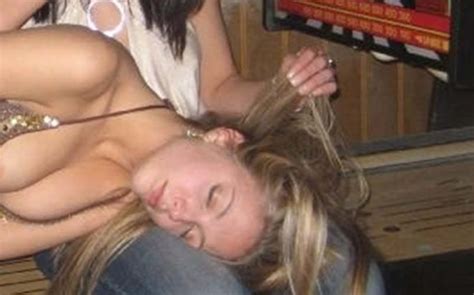 Big boob accidentel nip slip Nerée