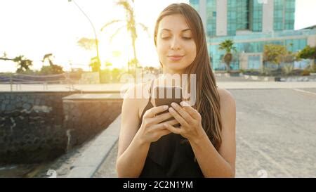 Les Jeunes Br Siliens Girl Smiling In Manaus Br Sil Photo Stock Alamy