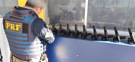 PRF apreende pistolas turcas munições e carregadores junto a corpo de