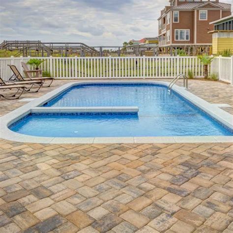 3 Tips For Selecting The Best Tile For The Swimming Pool Area