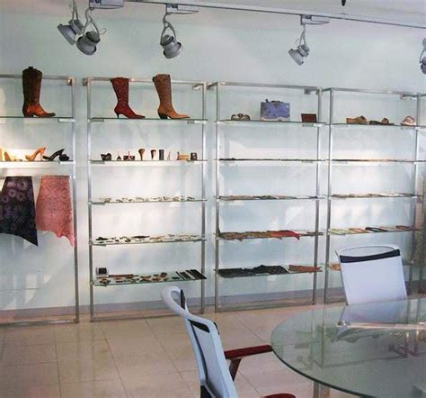 Outlet Calzature Realizzazioni Riganelli Arredo Negozi