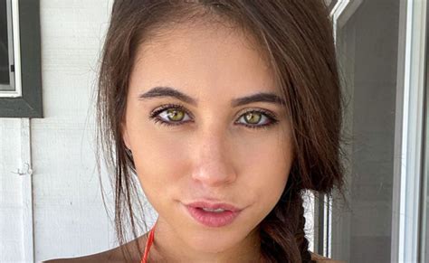 Violet Summers Mazing Us