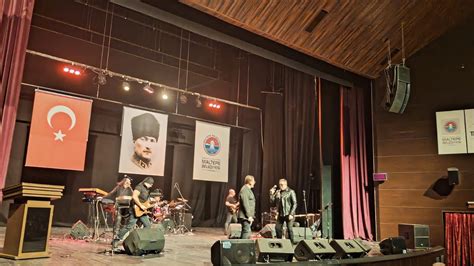 Anadolu rock müziğinin usta isimlerinden Barış Manço ve Cem Karaca