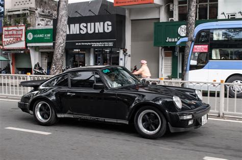 Ông Đặng Lê Nguyên Vũ cầm lái Porsche 911 Carrera G Series độc nhất