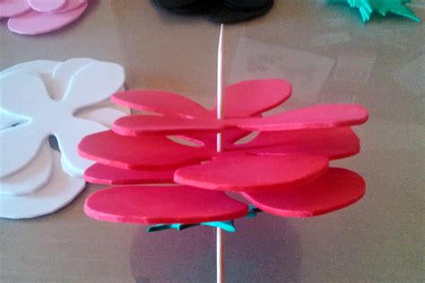 I D E A DIY REALIZA FLORES CON LÁMINAS GOMA EVA