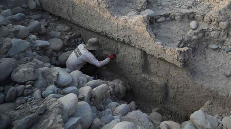 Huaral hallan en un templo milenario la que podría ser la cruz andina
