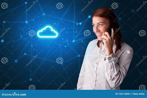 Persona Que Habla En El Tel Fono Con Concepto De La Tecnolog A De La