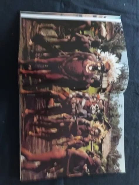 NOUVELLE GUINÉE LES PAPOUS CHASSEURS de têtes J et B P Villeminot 1978