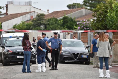 Omicidio A Battipaglia Donna Uccisa A Coltellate Dal Marito Sky TG24