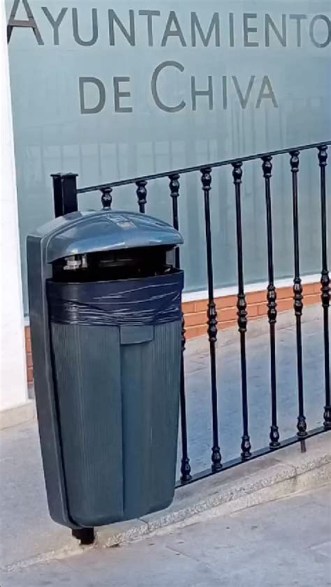 Nuevas papeleras en todo el término municipal Ayuntamiento de Chiva