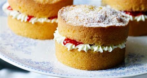 Mary Berry S Mini Victoria Sponge Cakes To Celebrate National Sponge