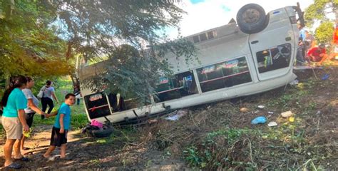 Dos heridos deja volcamiento de bus en Quimistán Santa Bárbara
