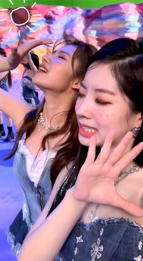 ᴍᴀɴᴅʏ ʙᴜɴɴʏ Girl Kpop girls Mirrored sunglasses women
