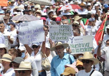 En CdMx Retiran Campamento Frente A SCJN Tras Marcha Grupo Milenio