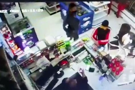 Vídeo mostra homens armados assaltando panificadora na tarde de domingo