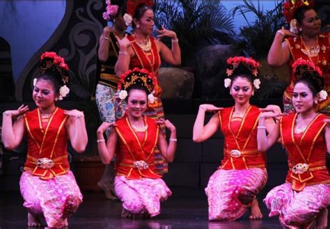 Lengkap 16 Tari Tradisional Betawi Sejarah Fungsi Dan Gerakan