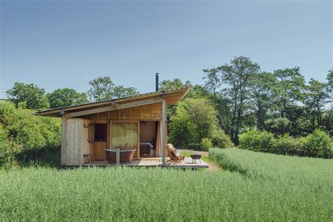 Out Of The Valley Designs And Builds A Cedar Clad Cabin On An English Farm Maryna Pretorius