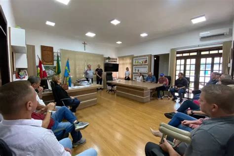 Odenir Deretti assume como prefeito de Massaranduba às 17h desta terça
