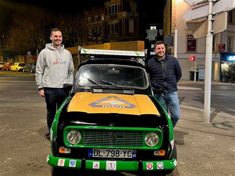 Une Voiture Aux Couleurs Des Conscrits Dans Le 4L Trophy Le Patriote