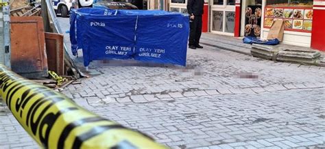 Kan donduran olay Arkadaşının başını baltayla kesip balkondan attı