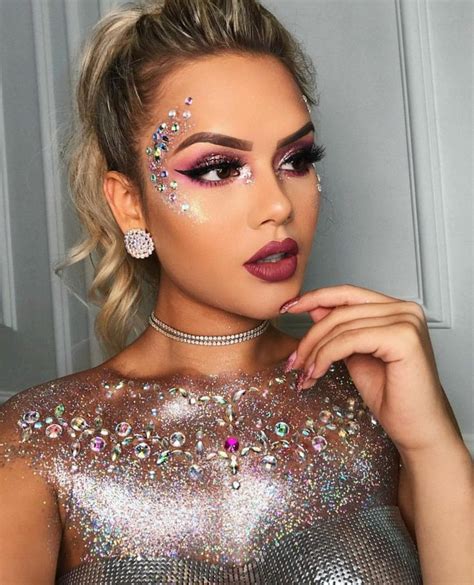 Karneval Schminke mit Glitzer Ideen zum glamourösen Party Look