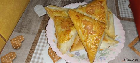 Pateuri Cu Branza Dulce Si Stafide Gatesc Ro