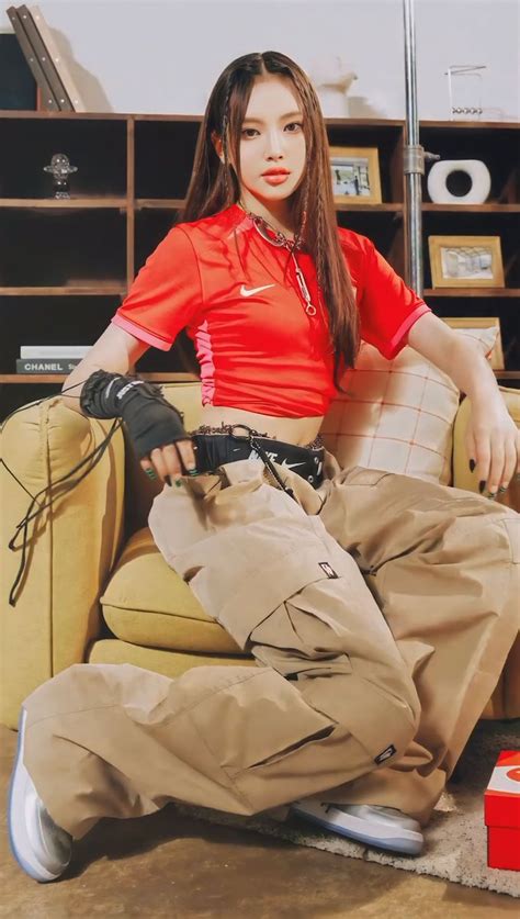 HYEIN THAILAND slow on Twitter 𓊆𓊇 230630 Nike Football นองฮเยอน