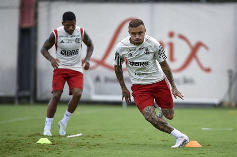Vem Novidade Everton Cebolinha Tem Treinado Como Ala Nas Atividades