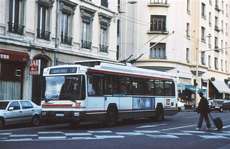 Photographes en Rhône Alpes Trolleybus ligne 11 place Rouget de Lisle